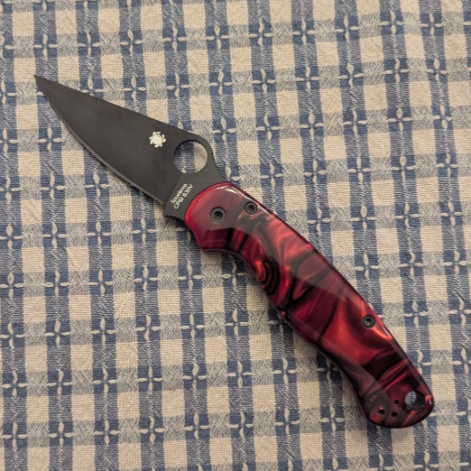 Bladebinge - Spyderco Paramilitary 2 Red Kirinite Scales